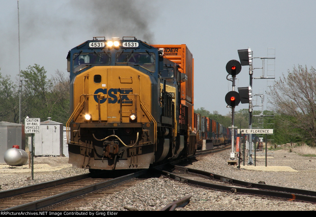 CSX 4531 moving out